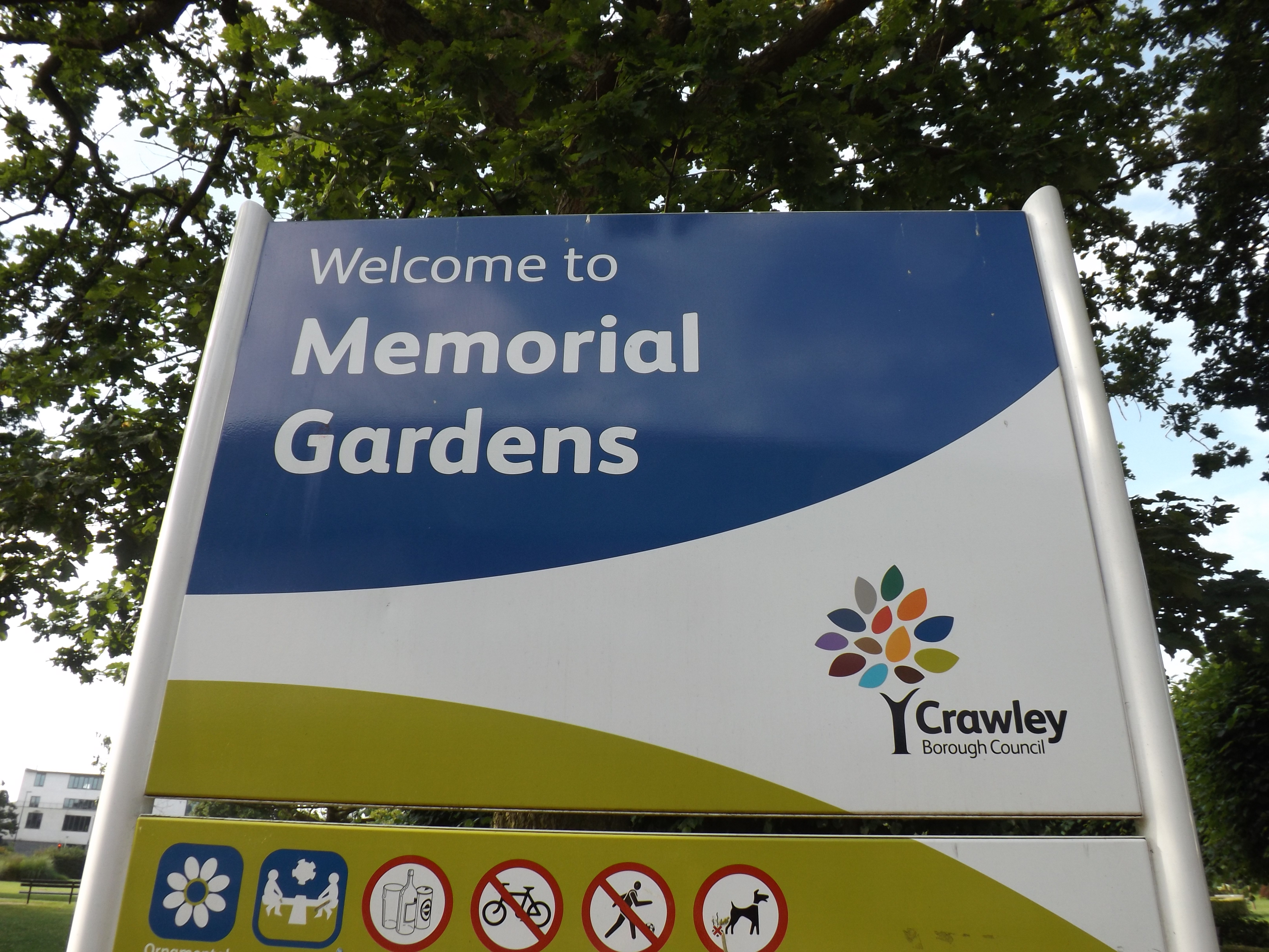 CRAWLEY MEMORIAL GARDENS - War Memorials Online